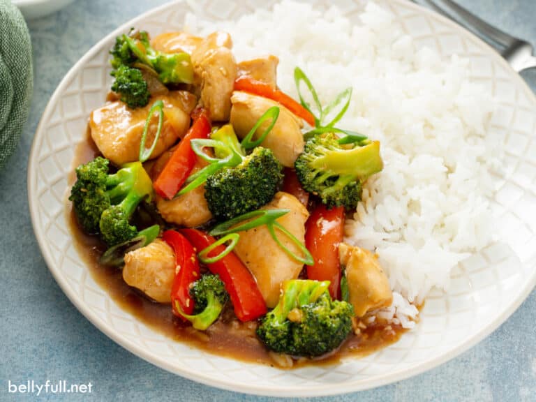 Easy Chicken Stir Fry {with the best sauce!} - Belly Full