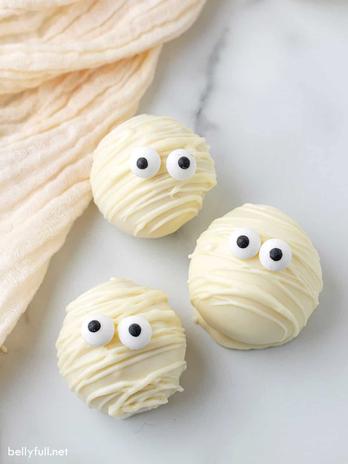 Halloween Oreo Balls {Mummy and Easy} - Belly Full