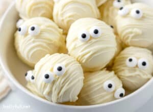 Halloween Oreo Balls {Mummy and Easy} - Belly Full