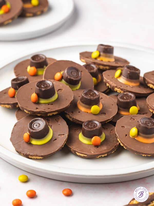 Pilgrim Hat Cookies {No Bake, 4 Ingredients} - Belly Full