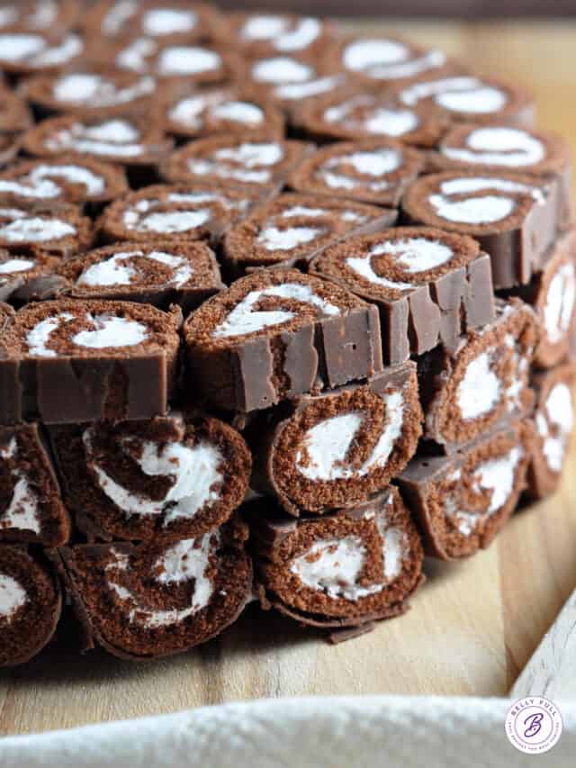 Cookies and Cream Swiss Roll Cake {no bake} - Belly Full