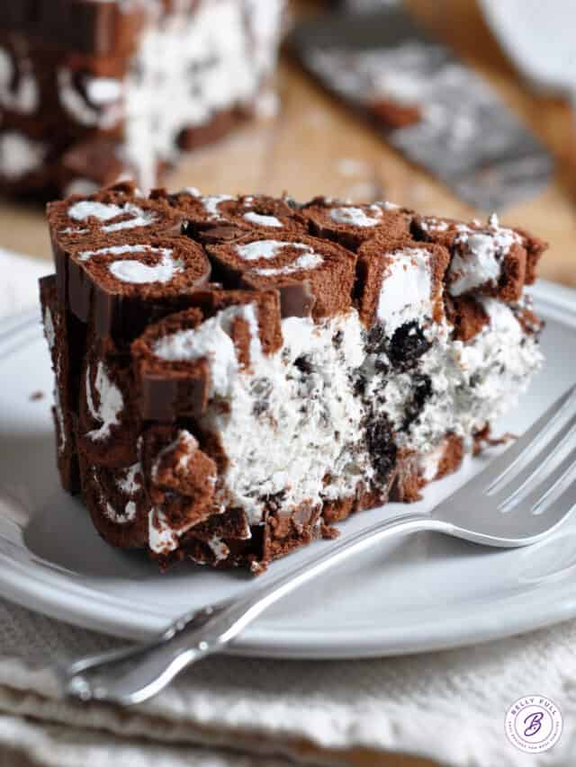 Cookies and Cream Swiss Roll Cake {no bake} - Belly Full