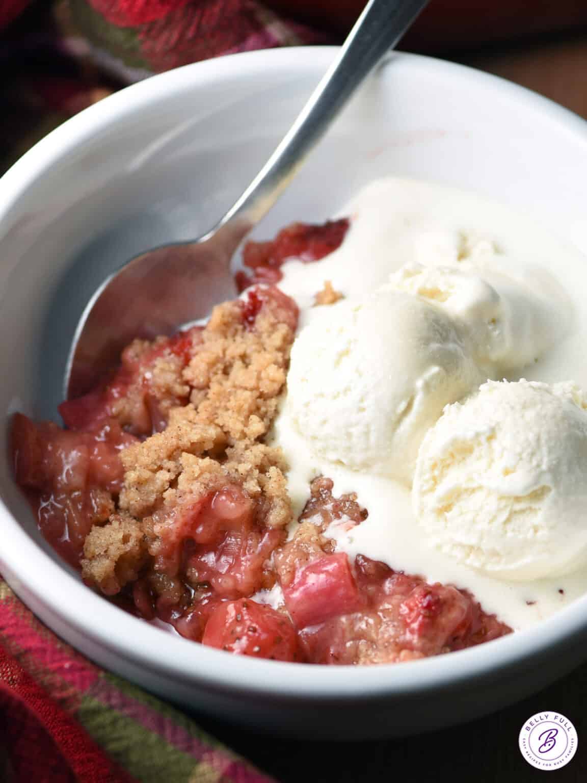 Strawberry Rhubarb Crumble Recipe - Belly Full