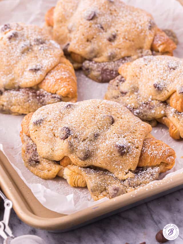 Cookie Croissant {Le Crookie} - Belly Full
